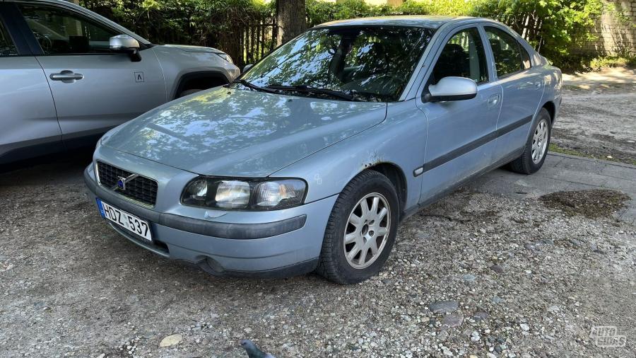 Blue Volvo S60 2001 in Vilnius, with an engine capacity of 2.40 L and mileage of 210 thousand km for 600 €, photo 1 on AUTOMOTO.COM.LV