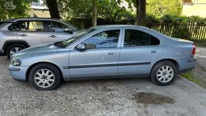 Blue Volvo S60 2001 in Vilnius, with an engine capacity of 2.40 L and mileage of 210 thousand km for 600 €, photo 3 on AUTOMOTO.COM.LV