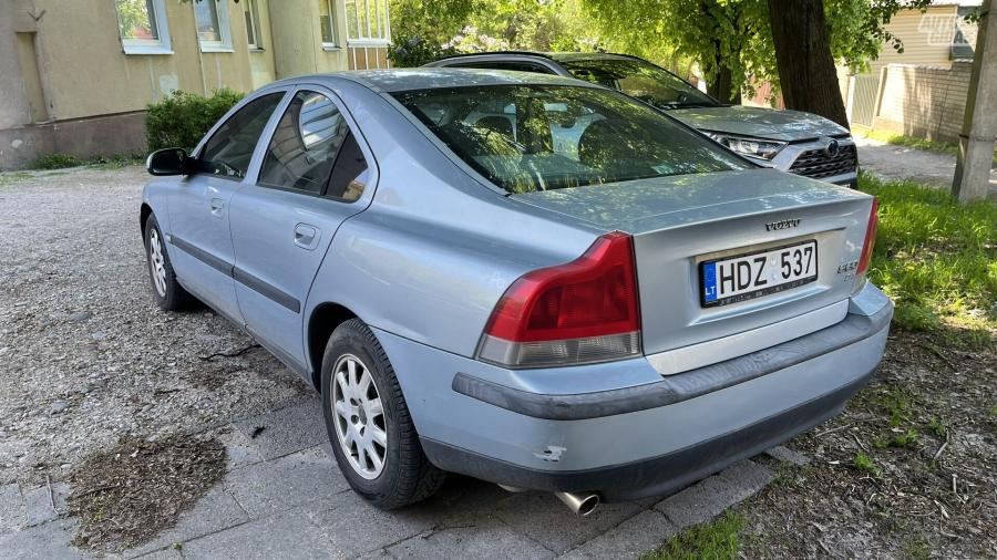 Blue Volvo S60 2001 in Vilnius, with an engine capacity of 2.40 L and mileage of 210 thousand km for 600 €, photo 4 on AUTOMOTO.COM.LV