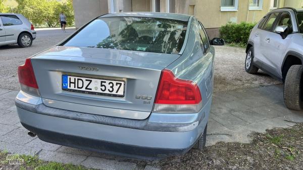 Blue Volvo S60 2001 in Vilnius, with an engine capacity of 2.40 L and mileage of 210 thousand km for 600 €, photo 4 on AUTOMOTO.COM.LV