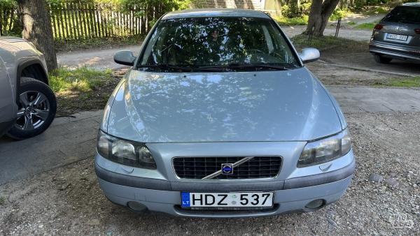 Blue Volvo S60 2001 in Vilnius, with an engine capacity of 2.40 L and mileage of 210 thousand km for 600 €, photo 6 on AUTOMOTO.COM.LV
