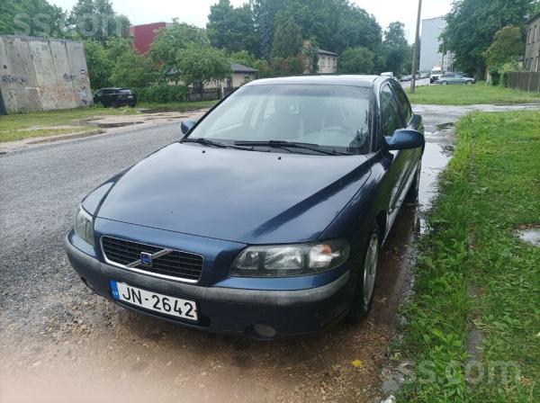Синий Вольво С60 2001 в Рига, объемом двигателя 2.40 л и пробегом 297 тыс. км за 900 €, фото 2 на AUTOMOTO.COM.LV