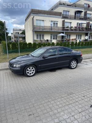 Zils Volvo S60 2001 Rīga, ar dzinēja tilpumu 2.40 L un nobraukumu 280 tūkst. km par 1600 €, foto 3 vietnē AUTOMOTO.COM.LV