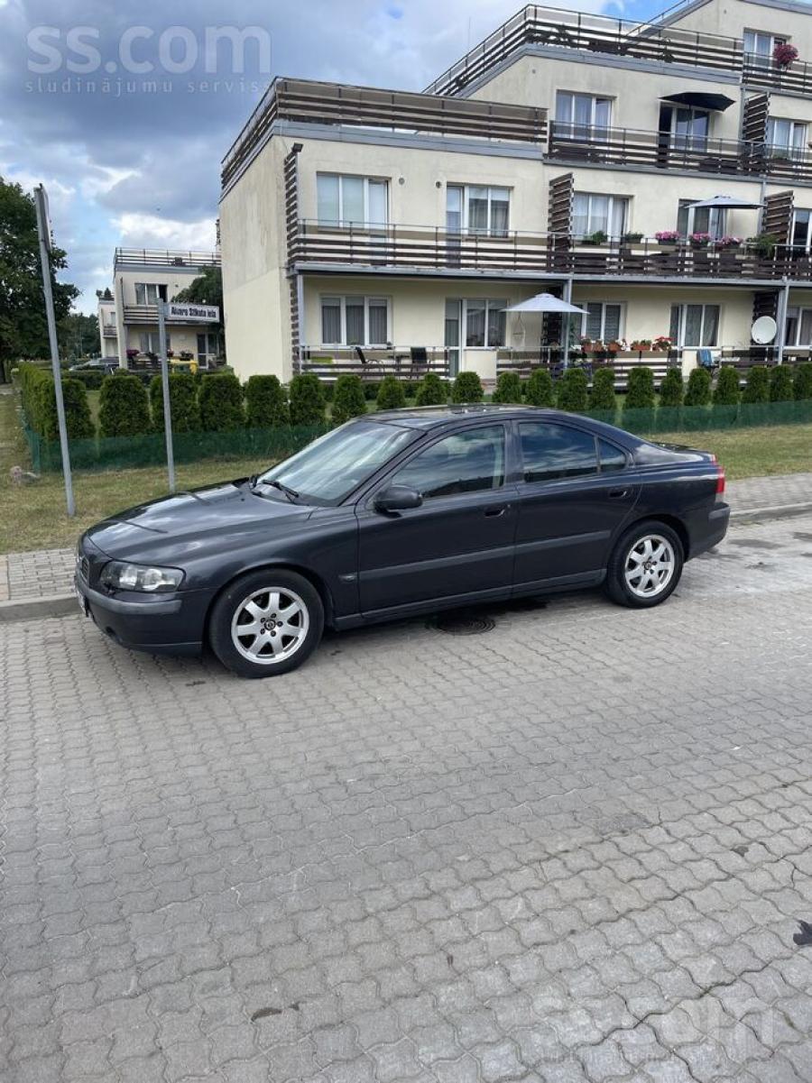 Zils Volvo S60 2001 Rīga, ar dzinēja tilpumu 2.40 L un nobraukumu 280 tūkst. km par 1600 €, foto 3 vietnē AUTOMOTO.COM.LV