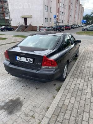 Zils Volvo S60 2001 Rīga, ar dzinēja tilpumu 2.40 L un nobraukumu 280 tūkst. km par 1600 €, foto 5 vietnē AUTOMOTO.COM.LV
