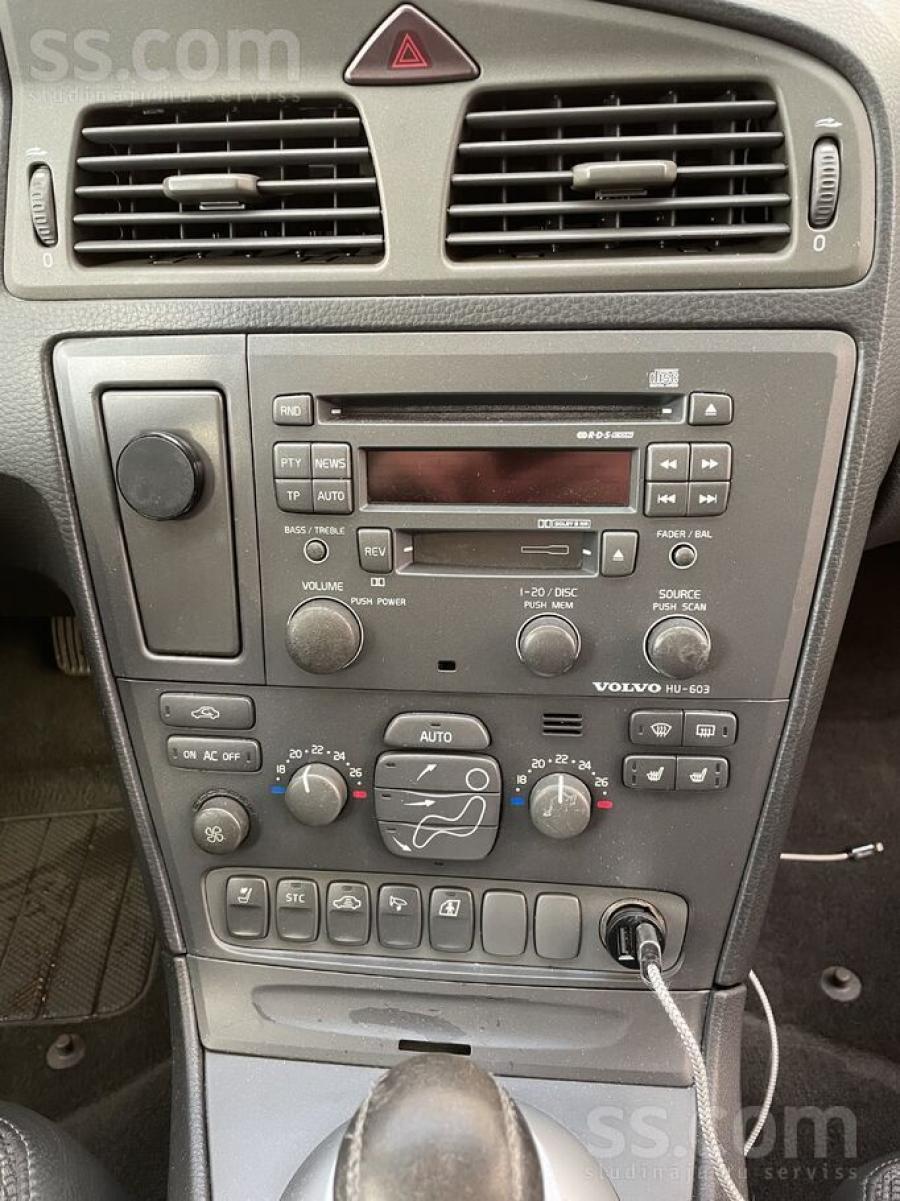 Zils Volvo S60 2001 Rīga, ar dzinēja tilpumu 2.40 L un nobraukumu 280 tūkst. km par 1600 €, foto 8 vietnē AUTOMOTO.COM.LV