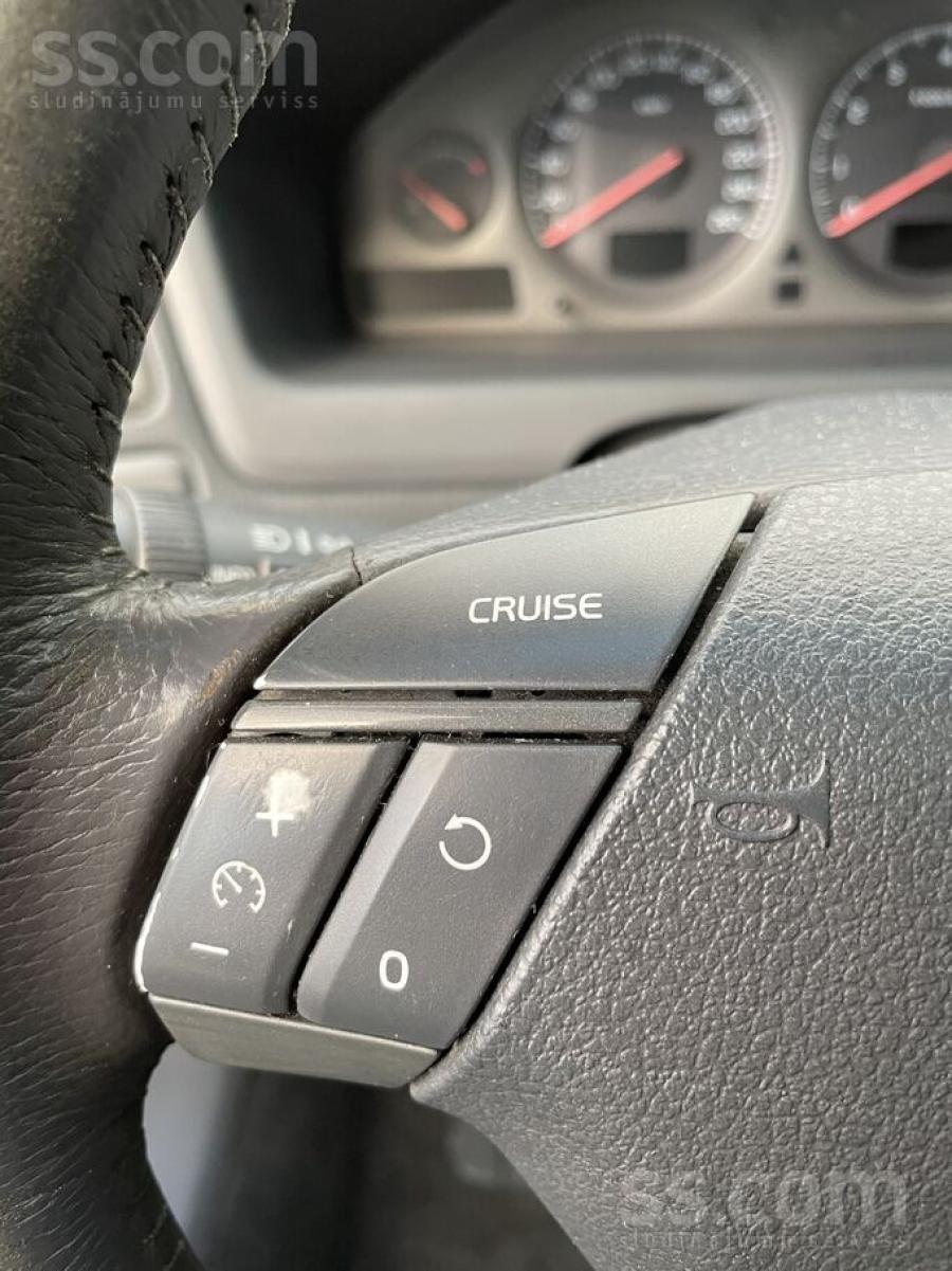 Zils Volvo S60 2001 Rīga, ar dzinēja tilpumu 2.40 L un nobraukumu 280 tūkst. km par 1600 €, foto 9 vietnē AUTOMOTO.COM.LV