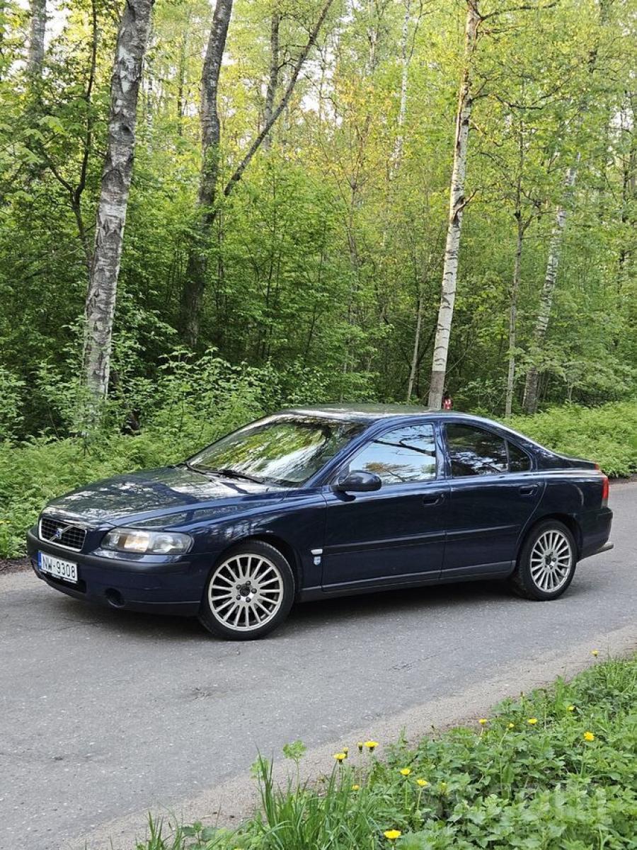 Zils Volvo S60 2001 Rīga, ar dzinēja tilpumu 2.30 L un nobraukumu 343 tūkst. km par 2470 €, foto 3 vietnē AUTOMOTO.COM.LV