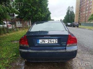 Blue Volvo S60 2001 in Riga, with an engine capacity of 2.40 L and mileage of 297 thousand km for 890 €, photo 4 on AUTOMOTO.COM.LV