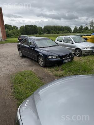 Zils Volvo S60 2001 Dobele, ar dzinēja tilpumu 2.40 L un nobraukumu 384 tūkst. km par 1100 €, foto 3 vietnē AUTOMOTO.COM.LV