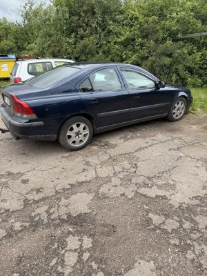 Zils Volvo S60 2001 Dobele, ar dzinēja tilpumu 2.40 L un nobraukumu 384 tūkst. km par 1100 €, foto 4 vietnē AUTOMOTO.COM.LV