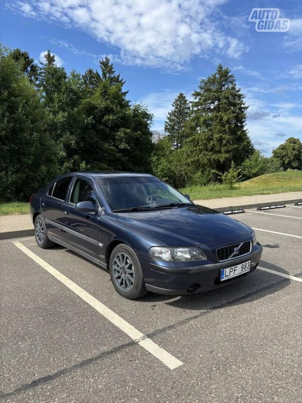 Zils Volvo S60 2001 Viļņa, ar dzinēja tilpumu 2.40 L un nobraukumu 370 tūkst. km par 1350 €, foto 1 vietnē AUTOMOTO.COM.LV