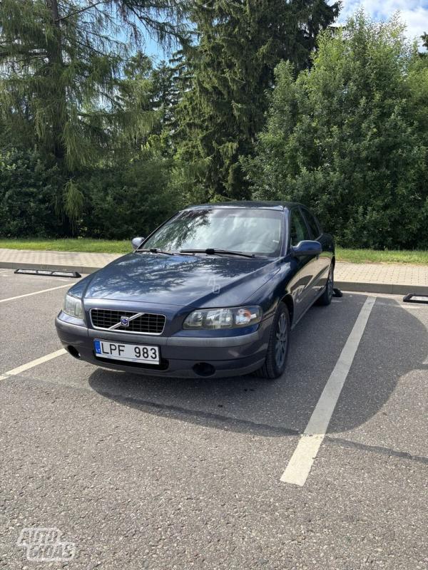 Zils Volvo S60 2001 Viļņa, ar dzinēja tilpumu 2.40 L un nobraukumu 370 tūkst. km par 1350 €, foto 3 vietnē AUTOMOTO.COM.LV