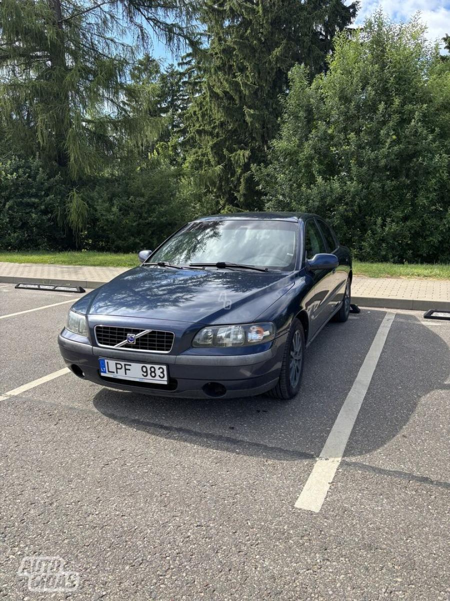 Blue Volvo S60 2001 in Vilnius, with an engine capacity of 2.40 L and mileage of 370 thousand km for 1350 €, photo 4 on AUTOMOTO.COM.LV