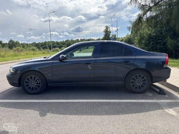 Zils Volvo S60 2001 Viļņa, ar dzinēja tilpumu 2.40 L un nobraukumu 370 tūkst. km par 1350 €, foto 4 vietnē AUTOMOTO.COM.LV
