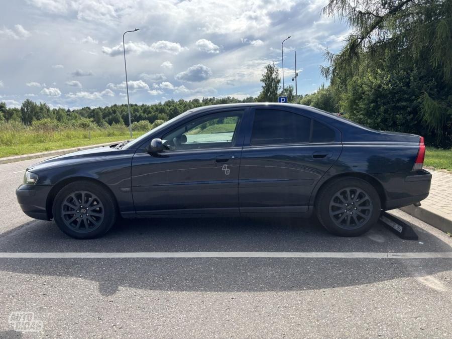 Blue Volvo S60 2001 in Vilnius, with an engine capacity of 2.40 L and mileage of 370 thousand km for 1350 €, photo 5 on AUTOMOTO.COM.LV