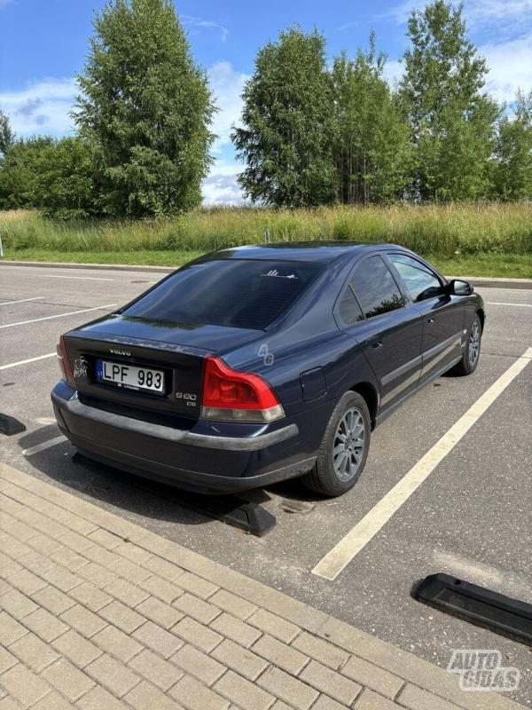 Zils Volvo S60 2001 Viļņa, ar dzinēja tilpumu 2.40 L un nobraukumu 370 tūkst. km par 1350 €, foto 7 vietnē AUTOMOTO.COM.LV