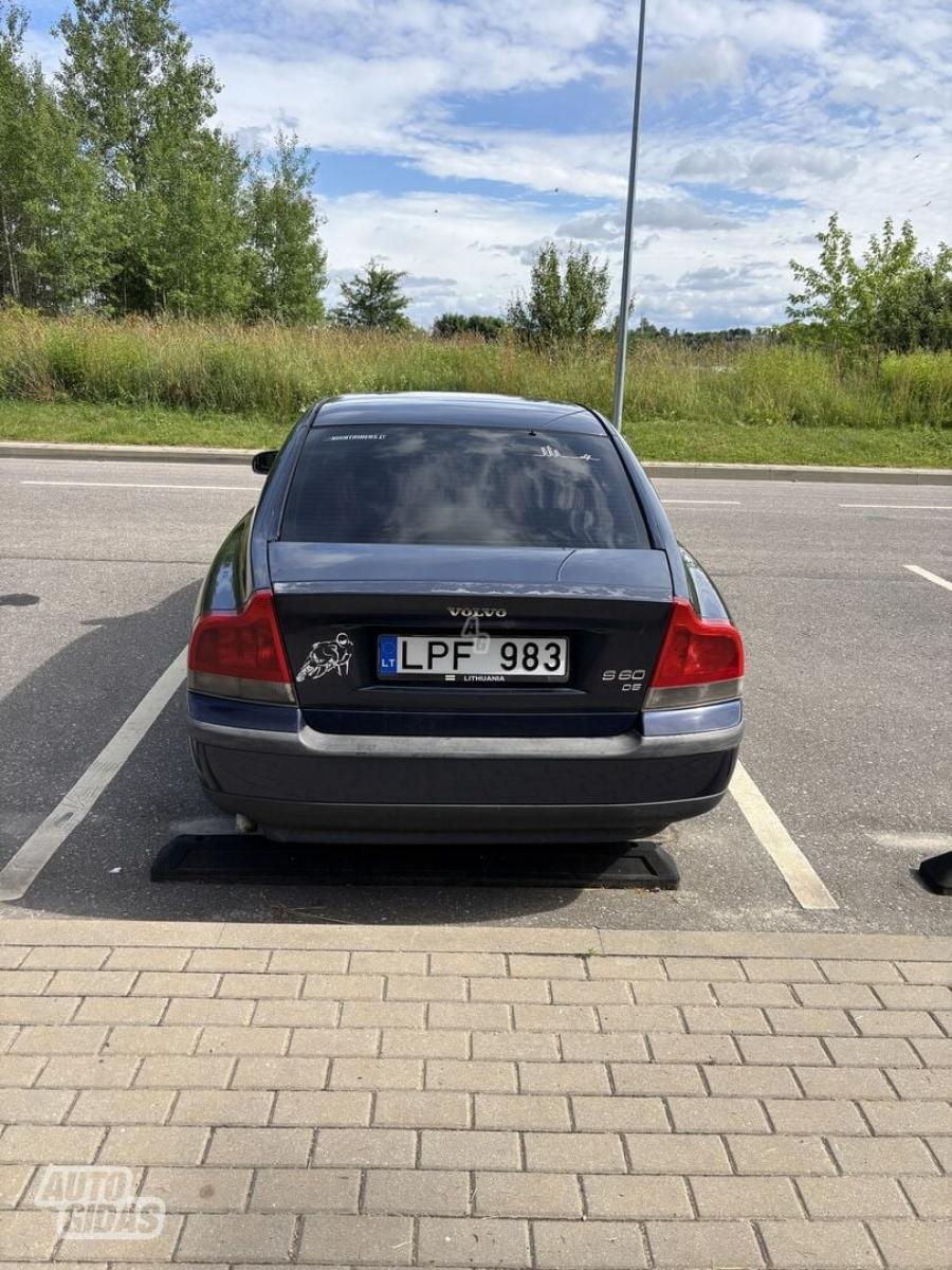 Blue Volvo S60 2001 in Vilnius, with an engine capacity of 2.40 L and mileage of 370 thousand km for 1350 €, photo 9 on AUTOMOTO.COM.LV