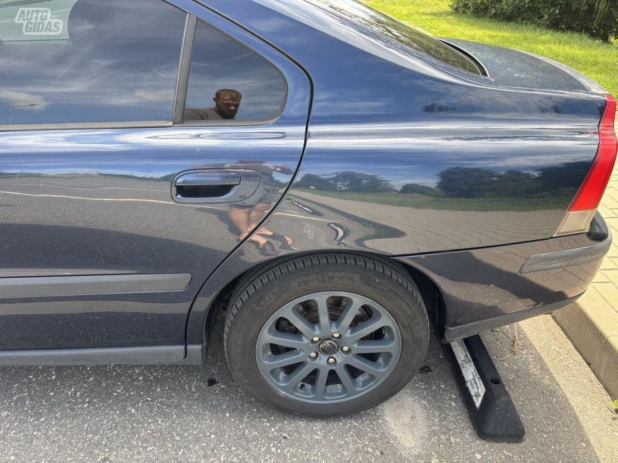 Blue Volvo S60 2001 in Vilnius, with an engine capacity of 2.40 L and mileage of 370 thousand km for 1350 €, photo 13 on AUTOMOTO.COM.LV