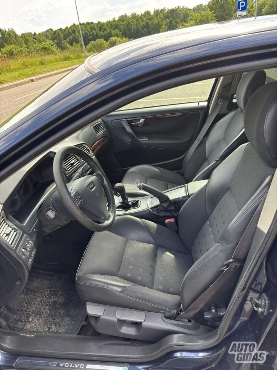 Blue Volvo S60 2001 in Vilnius, with an engine capacity of 2.40 L and mileage of 370 thousand km for 1350 €, photo 14 on AUTOMOTO.COM.LV
