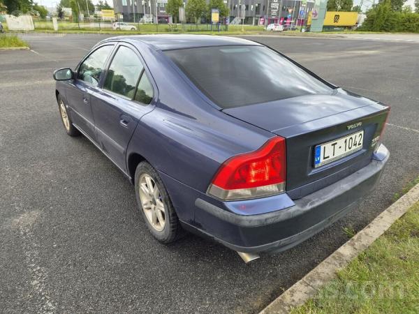 Zils Volvo S60 2001 Rīga, ar dzinēja tilpumu 2.40 L un nobraukumu 294 tūkst. km par 1200 €, foto 3 vietnē AUTOMOTO.COM.LV