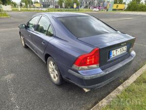 Zils Volvo S60 2001 Rīga, ar dzinēja tilpumu 2.40 L un nobraukumu 294 tūkst. km par 1200 €, foto 4 vietnē AUTOMOTO.COM.LV