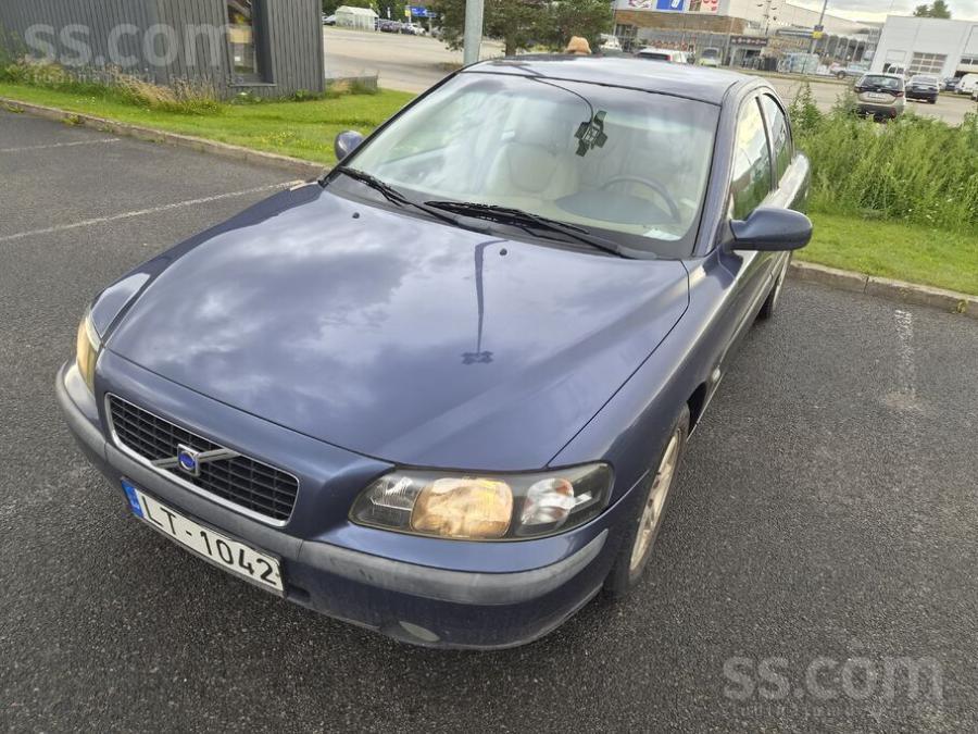 Zils Volvo S60 2001 Rīga, ar dzinēja tilpumu 2.40 L un nobraukumu 294 tūkst. km par 1200 €, foto 5 vietnē AUTOMOTO.COM.LV