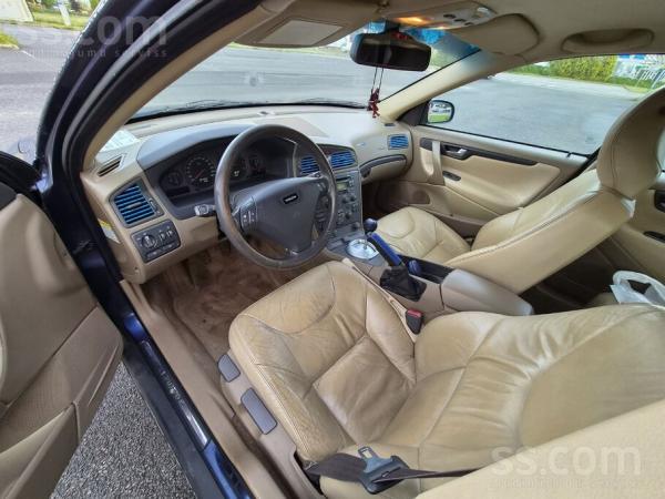 Zils Volvo S60 2001 Rīga, ar dzinēja tilpumu 2.40 L un nobraukumu 294 tūkst. km par 1200 €, foto 6 vietnē AUTOMOTO.COM.LV