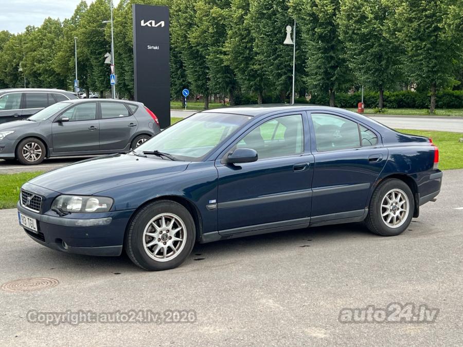 Синий Вольво С60 2001 в Нарва, объемом двигателя 2.40 л и пробегом 299 тыс. км за 799 €, фото 1 на AUTOMOTO.COM.LV