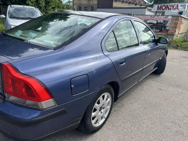 Blue Volvo S60 2001 in Siauliai, with an engine capacity of 2.40 L and mileage of 0 thousand km for 649 €, photo 3 on AUTOMOTO.COM.LV