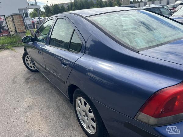 Blue Volvo S60 2001 in Siauliai, with an engine capacity of 2.40 L and mileage of 0 thousand km for 649 €, photo 4 on AUTOMOTO.COM.LV