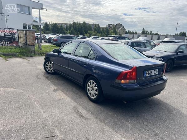 Blue Volvo S60 2001 in Siauliai, with an engine capacity of 2.40 L and mileage of 0 thousand km for 649 €, photo 8 on AUTOMOTO.COM.LV
