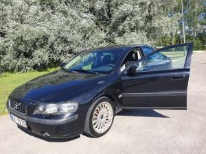 Zils Volvo S60 2001 Tukums, ar dzinēja tilpumu 2.40 L un nobraukumu 335 tūkst. km par 700 €, foto 3 vietnē AUTOMOTO.COM.LV
