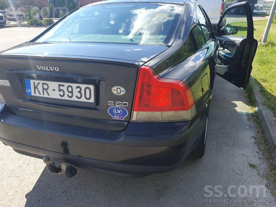 Zils Volvo S60 2001 Tukums, ar dzinēja tilpumu 2.40 L un nobraukumu 335 tūkst. km par 700 €, foto 5 vietnē AUTOMOTO.COM.LV