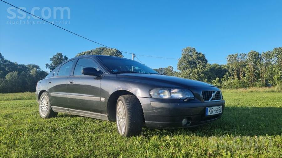 Zils Volvo S60 2001 Tukums, ar dzinēja tilpumu 2.40 L un nobraukumu 335 tūkst. km par 700 €, foto 8 vietnē AUTOMOTO.COM.LV