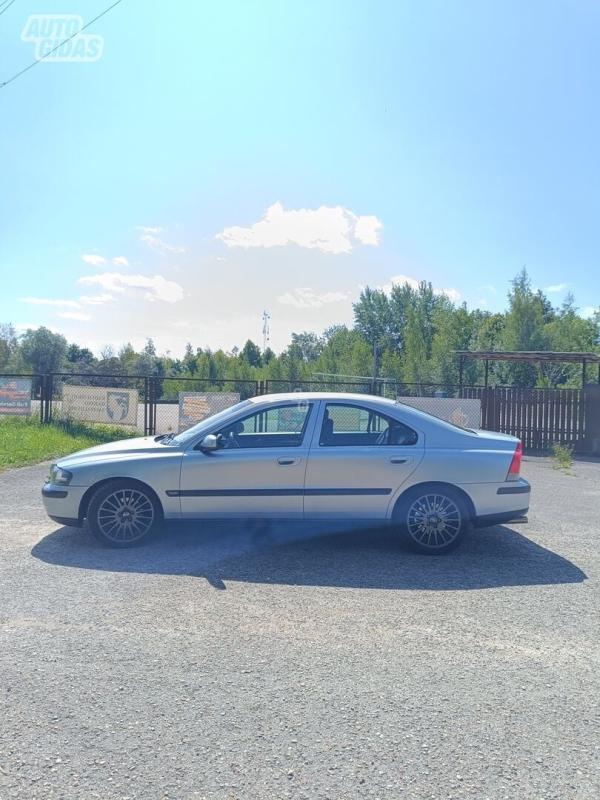 Blue Volvo S60 2001 in Radviliskis, with an engine capacity of 2.40 L and mileage of 263 thousand km for 650 €, photo 4 on AUTOMOTO.COM.LV