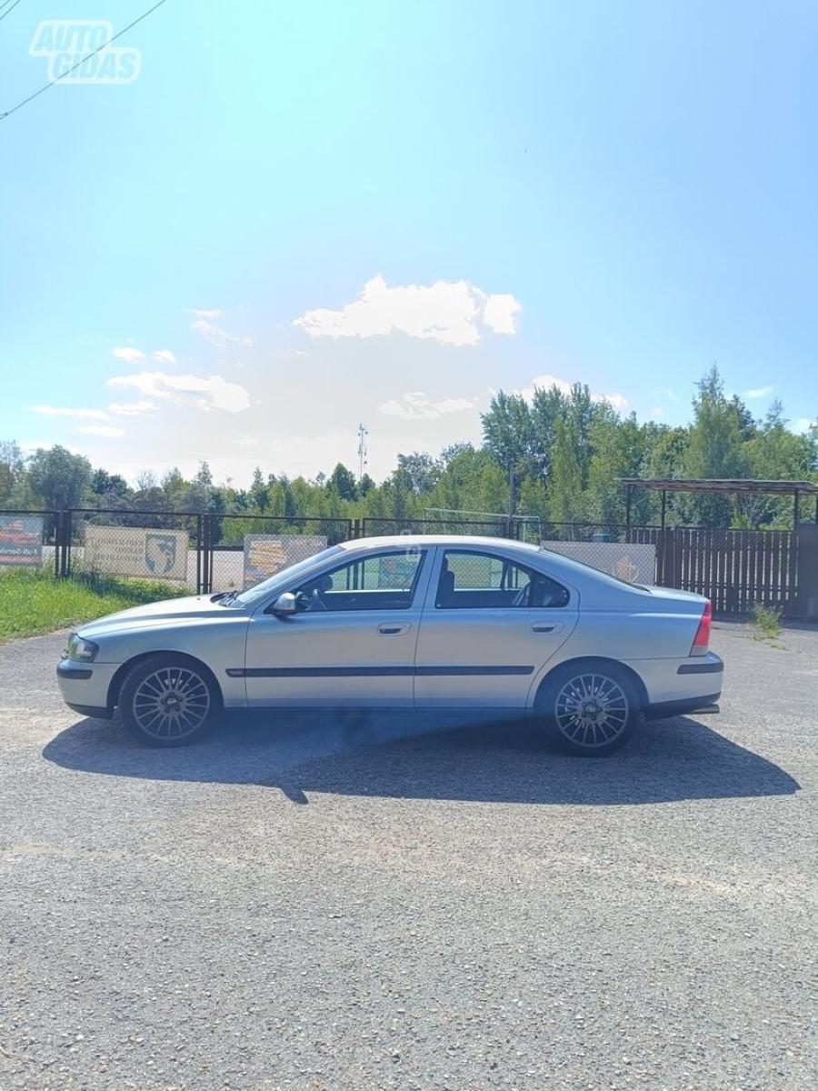 Blue Volvo S60 2001 in Radviliskis, with an engine capacity of 2.40 L and mileage of 263 thousand km for 650 €, photo 5 on AUTOMOTO.COM.LV