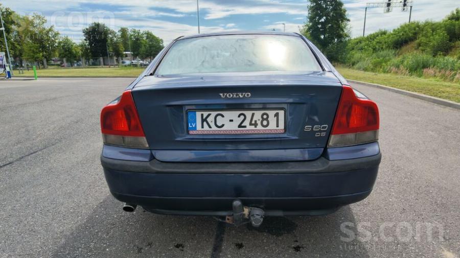 Blue Volvo S60 2001 in Daugavpils, with an engine capacity of 2.40 L and mileage of 356 thousand km for 1200 €, photo 4 on AUTOMOTO.COM.LV