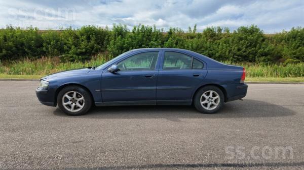 Blue Volvo S60 2001 in Daugavpils, with an engine capacity of 2.40 L and mileage of 356 thousand km for 1200 €, photo 4 on AUTOMOTO.COM.LV