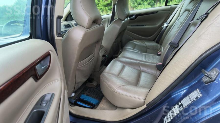 Blue Volvo S60 2001 in Daugavpils, with an engine capacity of 2.40 L and mileage of 356 thousand km for 1200 €, photo 8 on AUTOMOTO.COM.LV
