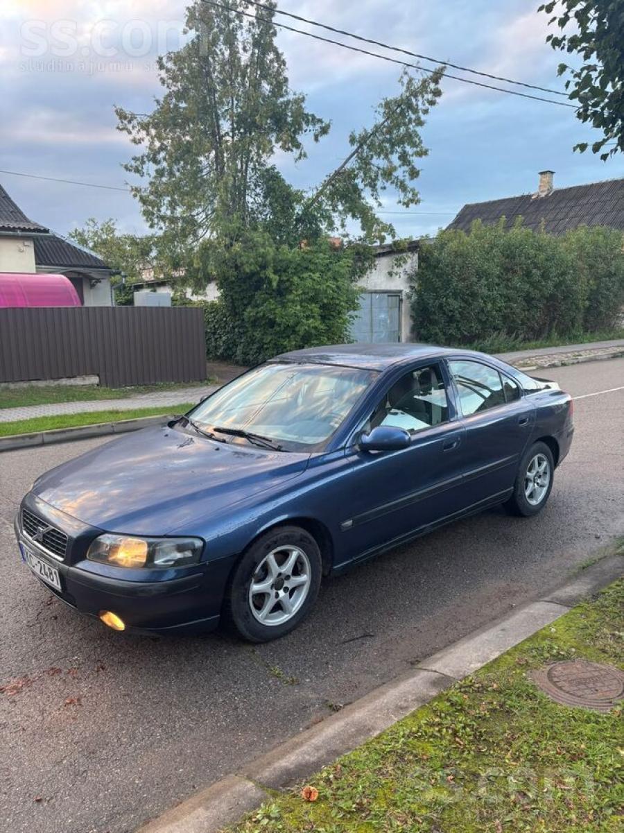 Zils Volvo S60 2001 Krāslava, ar dzinēja tilpumu 2.40 L un nobraukumu 356 tūkst. km par 1400 €, foto 1 vietnē AUTOMOTO.COM.LV
