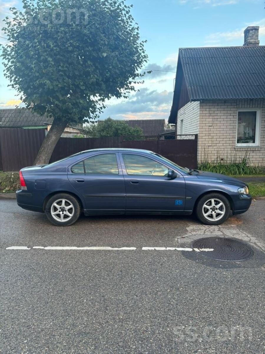 Zils Volvo S60 2001 Krāslava, ar dzinēja tilpumu 2.40 L un nobraukumu 356 tūkst. km par 1400 €, foto 5 vietnē AUTOMOTO.COM.LV