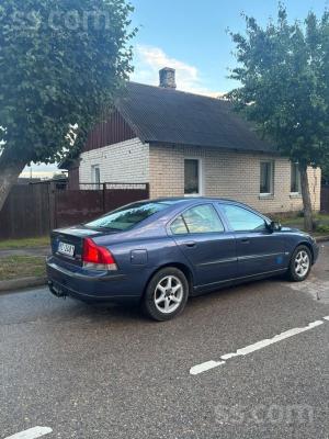 Zils Volvo S60 2001 Krāslava, ar dzinēja tilpumu 2.40 L un nobraukumu 356 tūkst. km par 1400 €, foto 6 vietnē AUTOMOTO.COM.LV