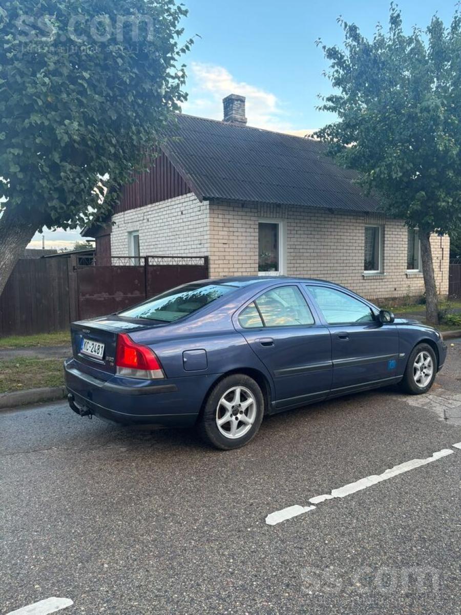 Zils Volvo S60 2001 Krāslava, ar dzinēja tilpumu 2.40 L un nobraukumu 356 tūkst. km par 1400 €, foto 6 vietnē AUTOMOTO.COM.LV