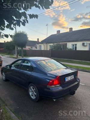 Zils Volvo S60 2001 Krāslava, ar dzinēja tilpumu 2.40 L un nobraukumu 356 tūkst. km par 1400 €, foto 7 vietnē AUTOMOTO.COM.LV