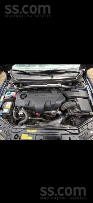 Zils Volvo S60 2001 Krāslava, ar dzinēja tilpumu 2.40 L un nobraukumu 356 tūkst. km par 1400 €, foto 11 vietnē AUTOMOTO.COM.LV