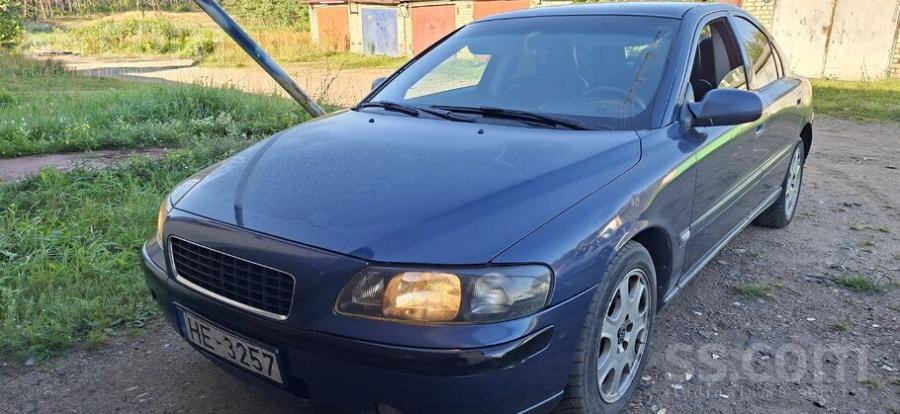 Zils Volvo S60 2001 Daugavpils, ar dzinēja tilpumu 2.40 L un nobraukumu 467 tūkst. km par 1150 €, foto 3 vietnē AUTOMOTO.COM.LV