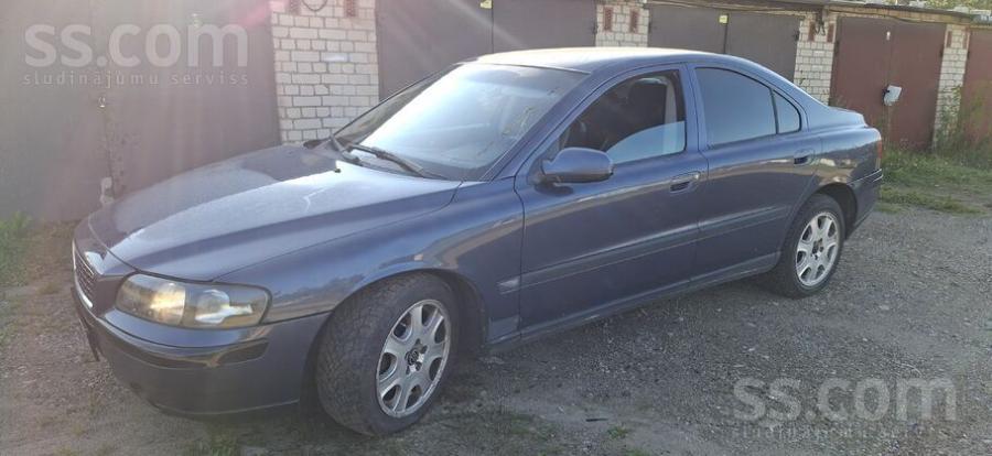 Zils Volvo S60 2001 Daugavpils, ar dzinēja tilpumu 2.40 L un nobraukumu 467 tūkst. km par 1150 €, foto 4 vietnē AUTOMOTO.COM.LV