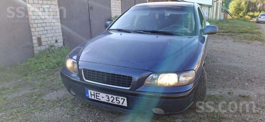 Zils Volvo S60 2001 Daugavpils, ar dzinēja tilpumu 2.40 L un nobraukumu 467 tūkst. km par 1150 €, foto 5 vietnē AUTOMOTO.COM.LV