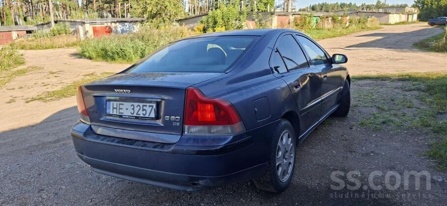 Zils Volvo S60 2001 Daugavpils, ar dzinēja tilpumu 2.40 L un nobraukumu 467 tūkst. km par 1150 €, foto 7 vietnē AUTOMOTO.COM.LV